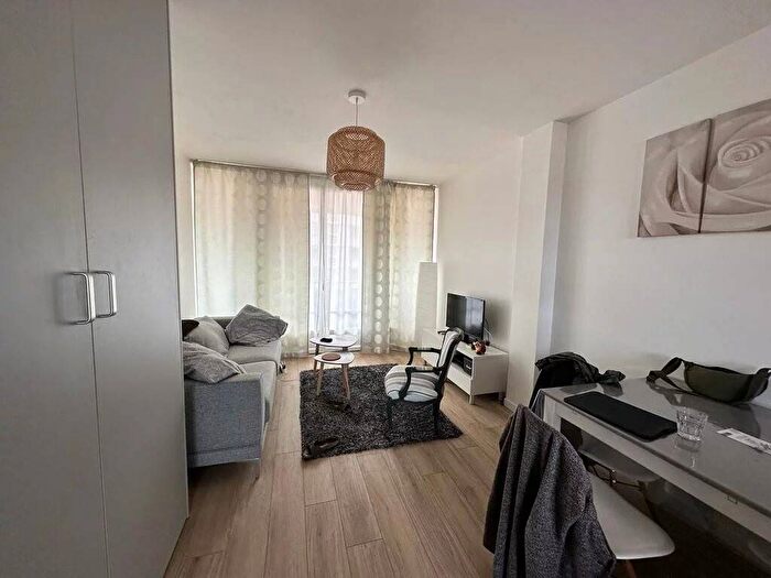 Appartement à louer - La Pagère-Bron Église-Le Terraillon-Saint Jean - 3 pièces - 2 chambres