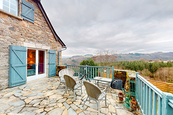 Maison à vendre - Golinhac - 8 pièces - 5 chambres