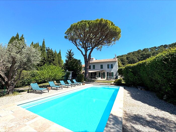 Maison 5 pièces à louer à Peripherie, Cassis