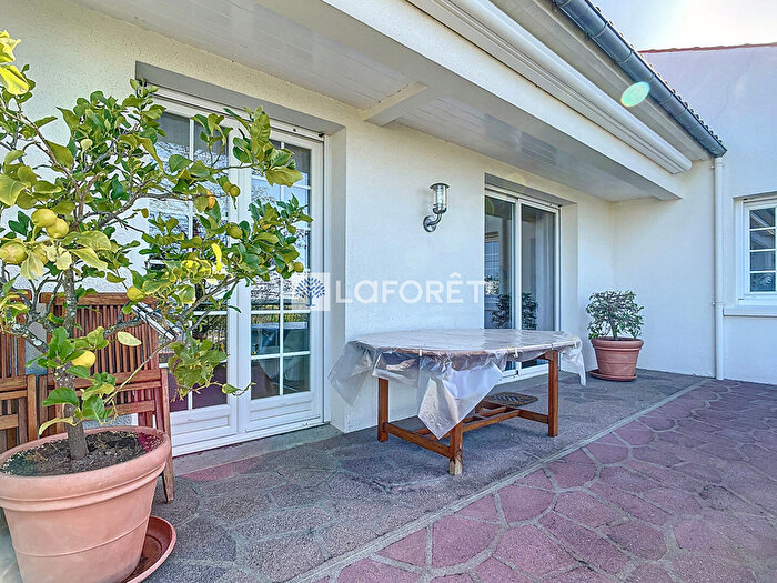 Maison à vendre - La Châtaigneraie - 12 pièces - 7 chambres