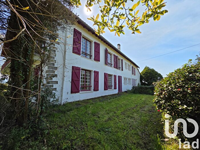 Maison à vendre - Aïcirits-Camou-Suhast - 11 pièces - 6 chambres