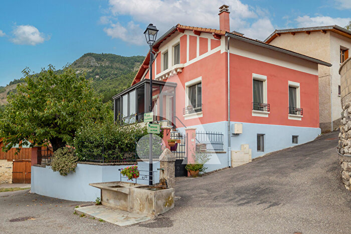 Maison à vendre - Esparron - 7 pièces - 4 chambres