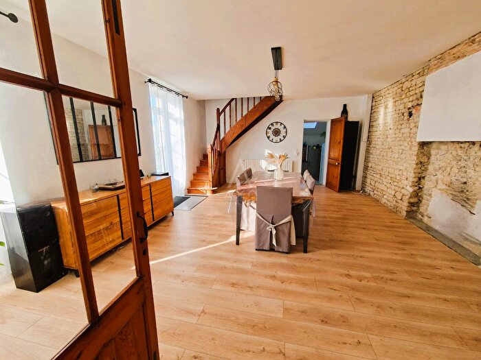 Maison 9 pièces à Angliers, à vendre