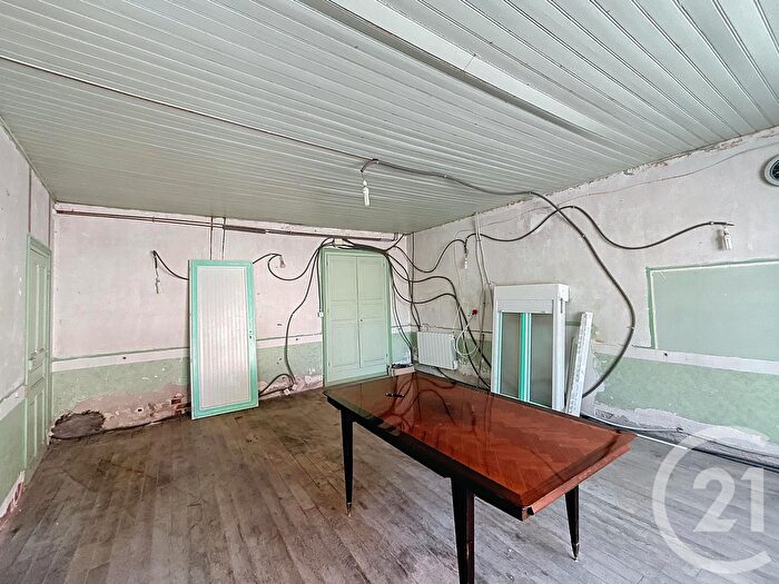 Maison à vendre - Ébreuil - 7 pièces - 3 chambres