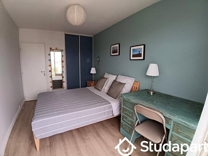 Appartement à louer - Barbâtre-Saint Remy-Verrerie, Reims - 1 pièce - 3 chambres