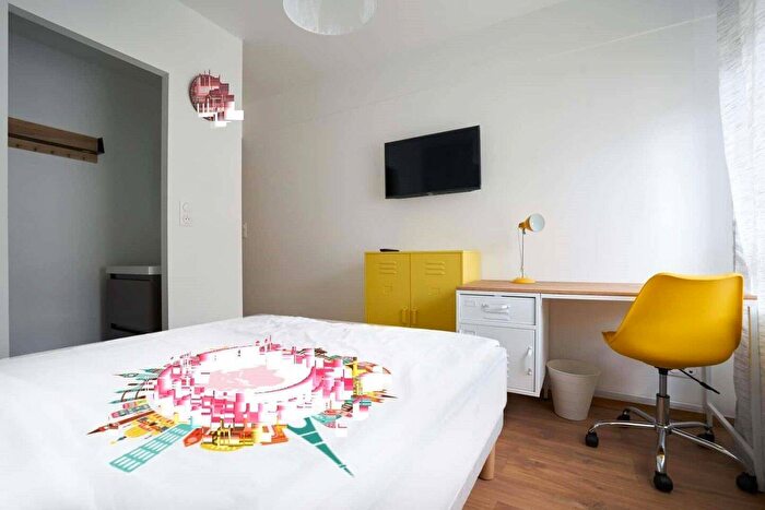 Appartement à louer - Barbâtre-Saint Remy-Verrerie, Reims - 1 pièce