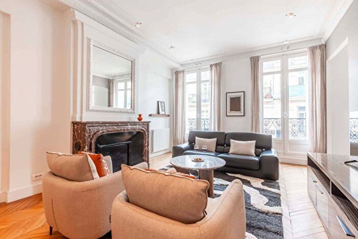 Appartement à louer - Triangle dOr, Paris ème arrondissement - 4 pièces - 2 chambres