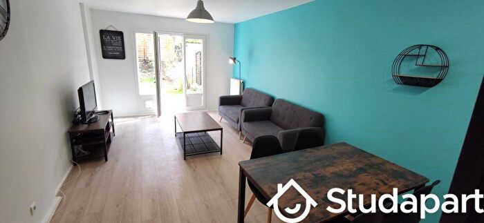 Appartement à louer - Descartes, Champs-sur-Marne - 1 pièce - 1 chambre