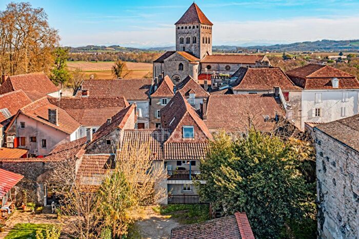 Sauveterre-de-Béarn : Maison 7 pièces à vendre