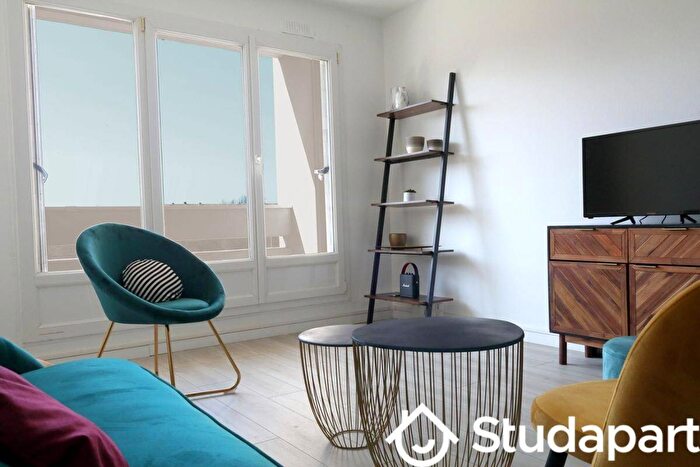 Appartement à louer - Jardins, Compiègne - 1 pièce - 2 chambres