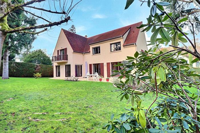 Maison 9 pièces à vendre à Saint-Nom-la-Bretèche