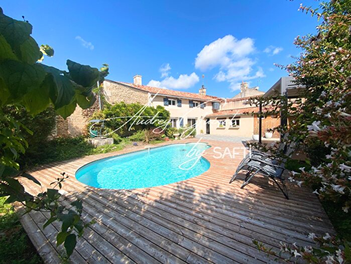 Maison à vendre - Quinçay - 5 pièces - 4 chambres