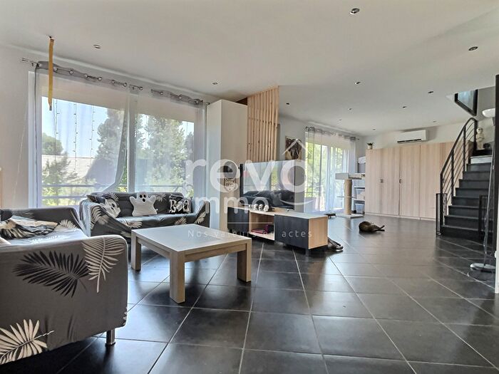 Maison à vendre - Irigny - 6 pièces - 5 chambres