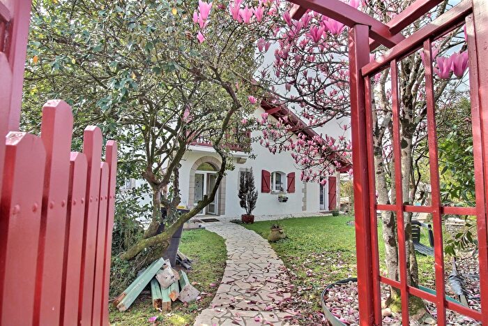 Maison à vendre - Ustaritz - 7 pièces - 5 chambres