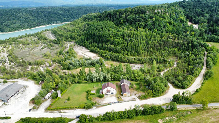 Maison 8 pièces à Largillay-Marsonnay, à vendre