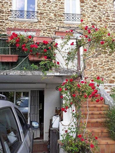 Appartement à louer - Rue du Tir-Mont Châlat-Saint Hubert, Chelles - 1 pièce