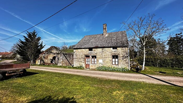 Maison 3 pièces à Vic-sous-Thil, à vendre