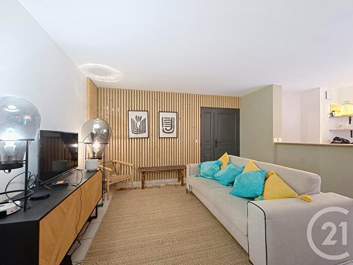 Appartement à louer - Cannes, Prado, République - 3 pièces - 2 chambres