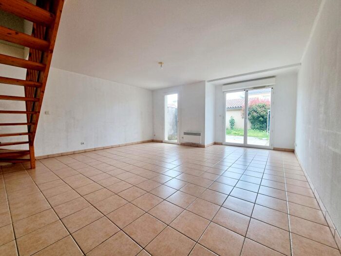 Maisons à vendre et appartements à louer - 1