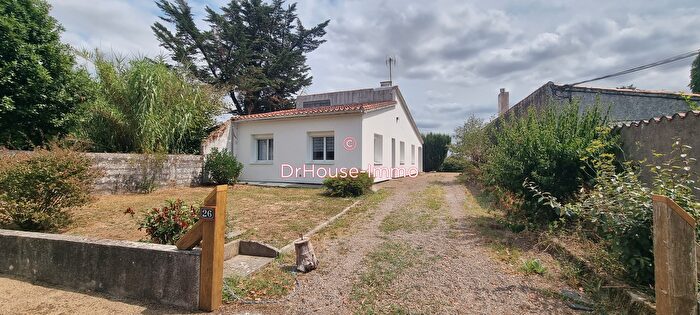 Saint-Denis-du-Payré : Maison 4 pièces à vendre