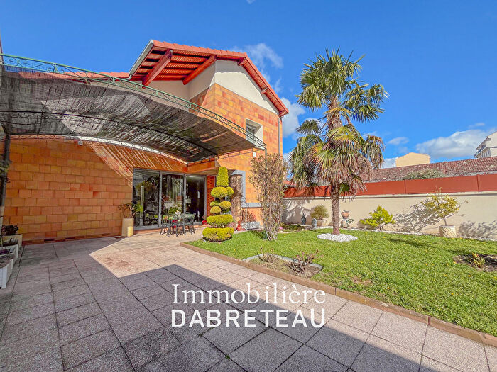 Maison à vendre - Villeurbanne, Cusset - 6 pièces - 3 chambres