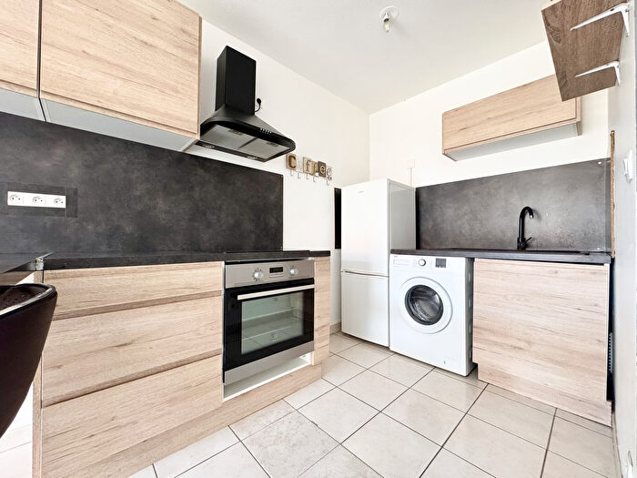 Nîmes, Placette : Appartement 2 pièces à louer