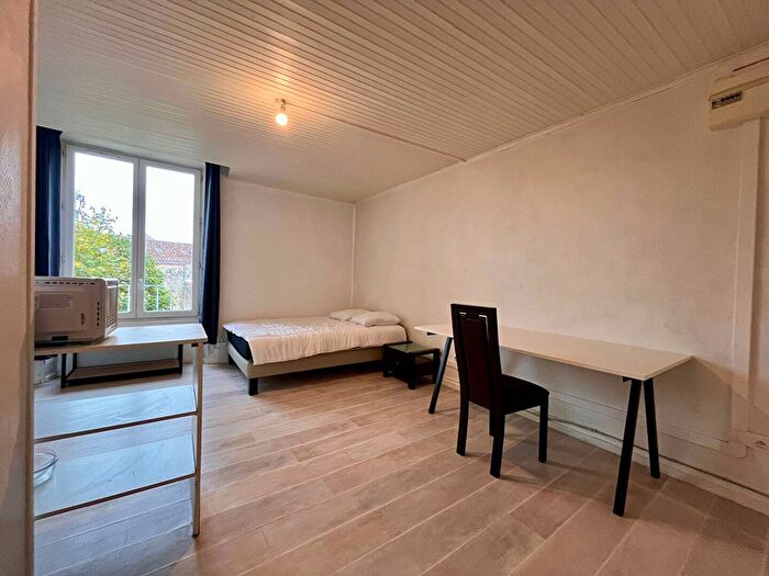Trois Quartiers-Centre Ville, Poitiers : Appartement 1 pièce à louer
