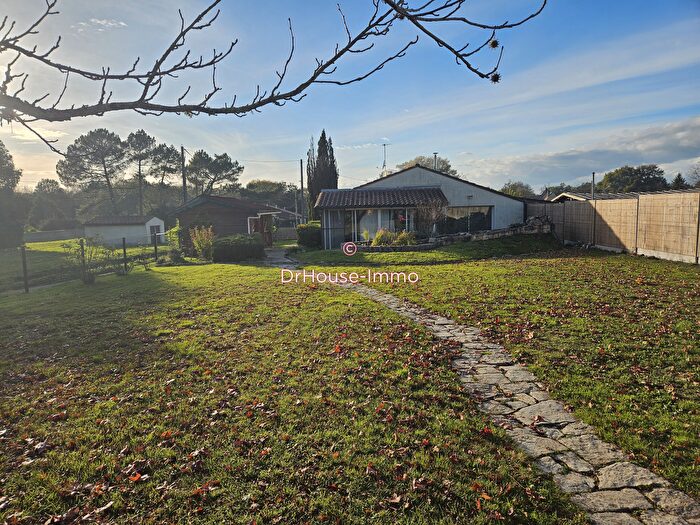 Maison à vendre - Montpon-Ménestérol - 6 pièces - 3 chambres