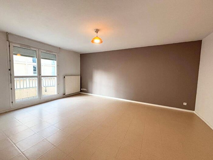 Appartement à louer - Saint-Laurent-sur-Saône - 5 pièces - 4 chambres