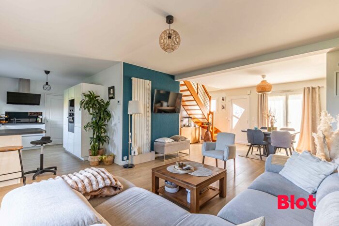 Maison à vendre - Gévezé - 7 pièces - 4 chambres