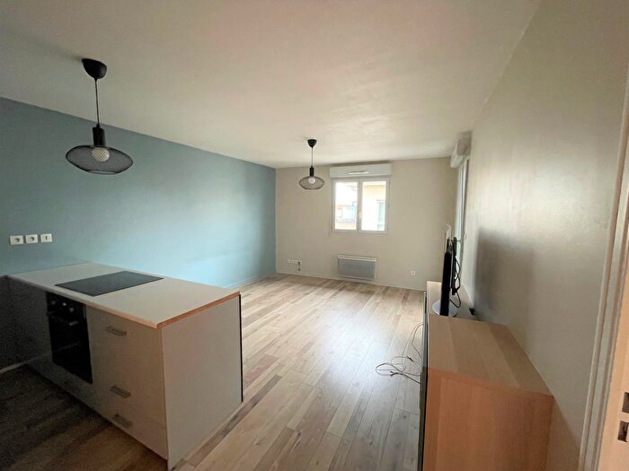Appartement à louer - Villefranche-sur-Saône, Centre-ville - 2 pièces - 1 chambre