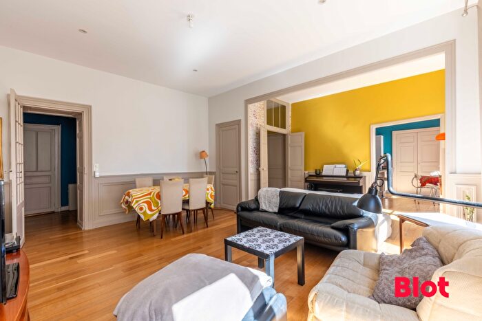 Appartement 6 pièces à Quartiers Centre, Centre-ville, à vendre