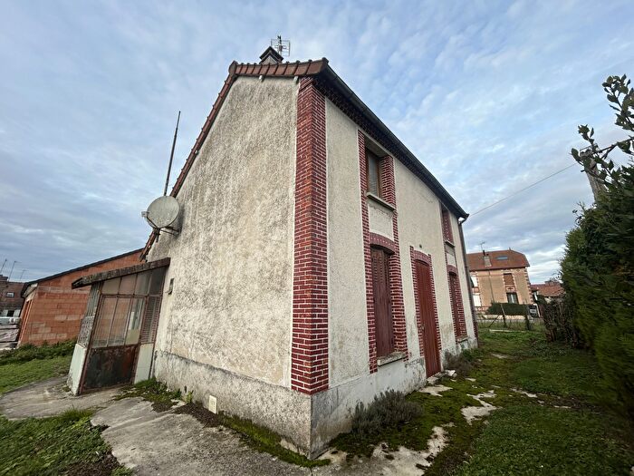 Maison à vendre - Saint-Just-Sauvage - 5 pièces - 3 chambres