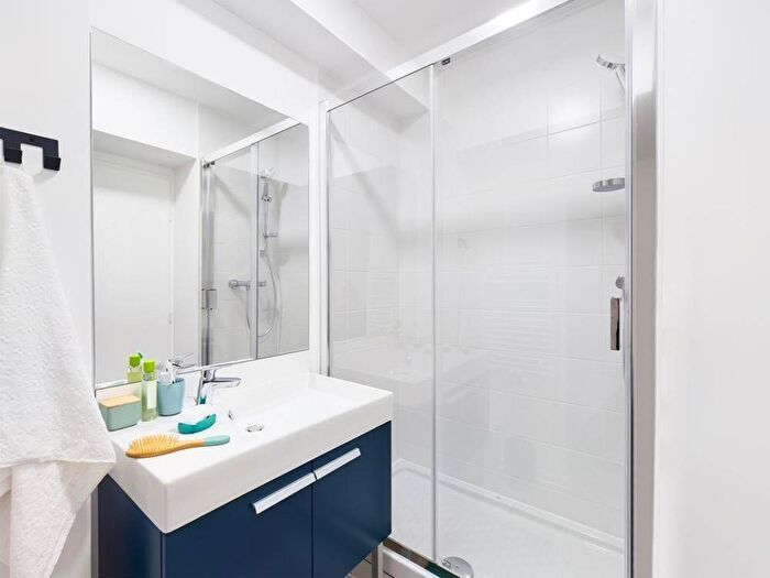 Appartement à louer - Descartes, Champs-sur-Marne - 1 pièce