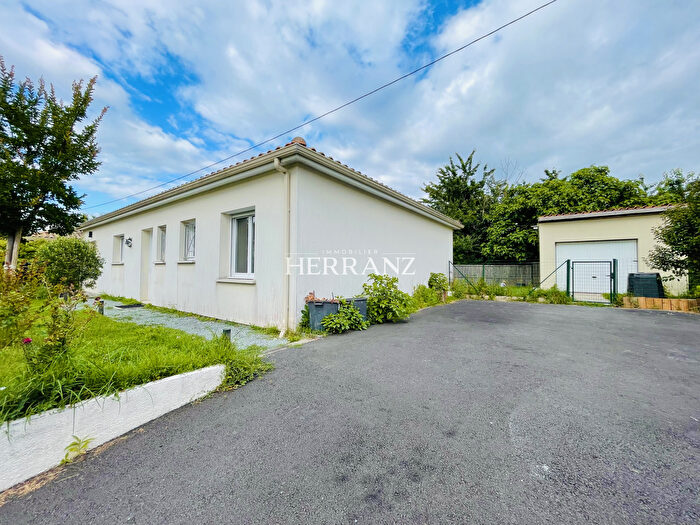 Maison 5 pièces à vendre à Moulon
