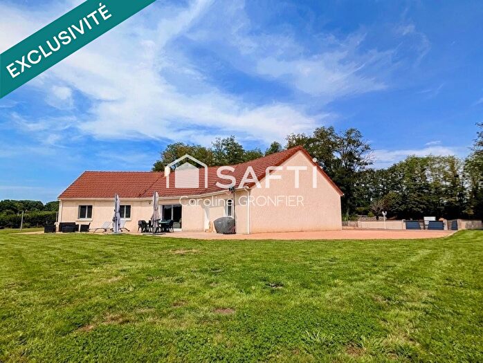 Maison 5 pièces à Saint-Bonnet-de-Vieille-Vigne, à vendre