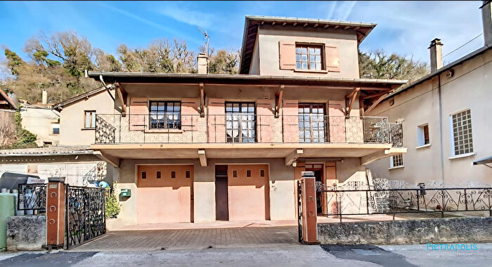 Villeneuve-de-Marc : Maison 5 pièces à vendre