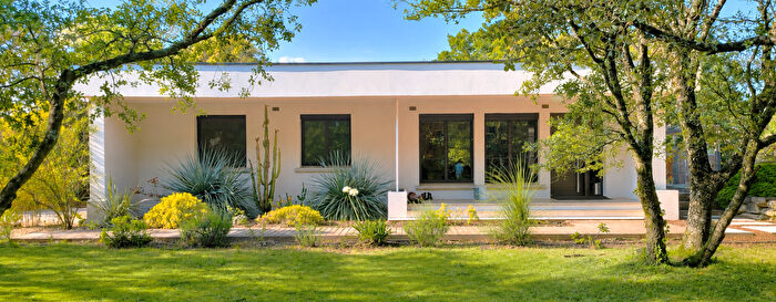 Maison 5 pièces à Saint-Restitut, à vendre