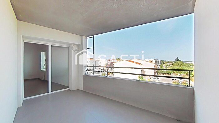 Saint-Cyprien, Village, Zone d'Activité : Appartement 2 pièces à vendre