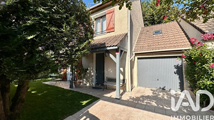Maison 6 pièces à vendre à Sainte-Geneviève-des-Bois, Saint-Hubert