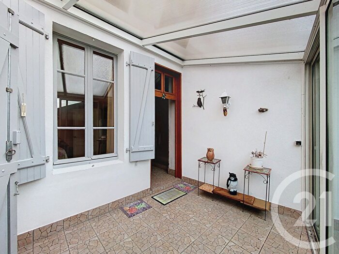 Maison à vendre - Broût-Vernet - 12 pièces - 9 chambres