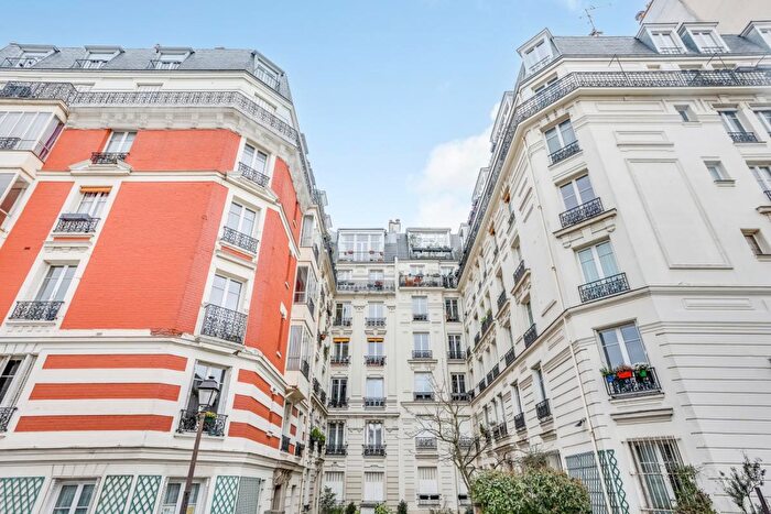 Appartement à vendre - Paris e , Montmartre, Sacré Coeur, Abbesses - 3 pièces - 2 chambres