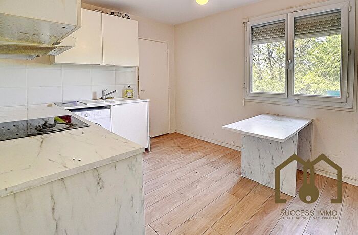 Appartement 5 pièces à Vaulx-en-Velin, Village, à vendre