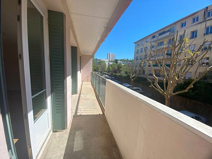 Centre Ville, Tassin-la-Demi-Lune : Appartement 3 pièces à louer