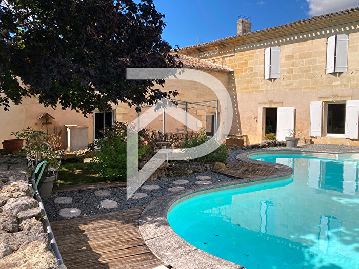 Maison à vendre - Saint-Germain-du-Puch - 11 pièces - 5 chambres