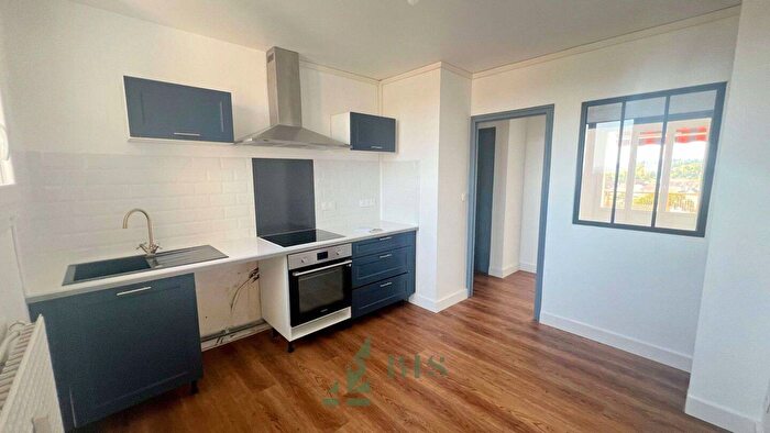 Appartement à louer - Villerest - 4 pièces - 2 chambres