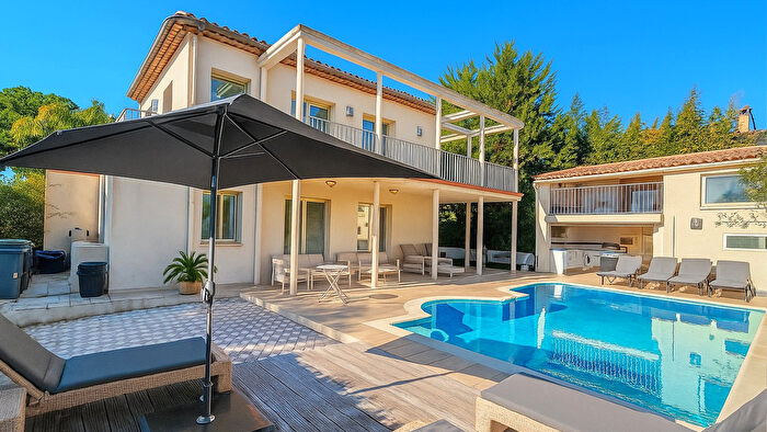 Maison à vendre - Antibes, Antibes-les-Pins, Trianon, Le Fournel, Peyregoue - 13 pièces - 8 chambres