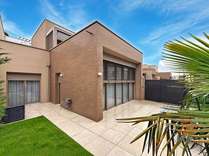 Maison à vendre - Ferney-Voltaire - 5 pièces - 4 chambres