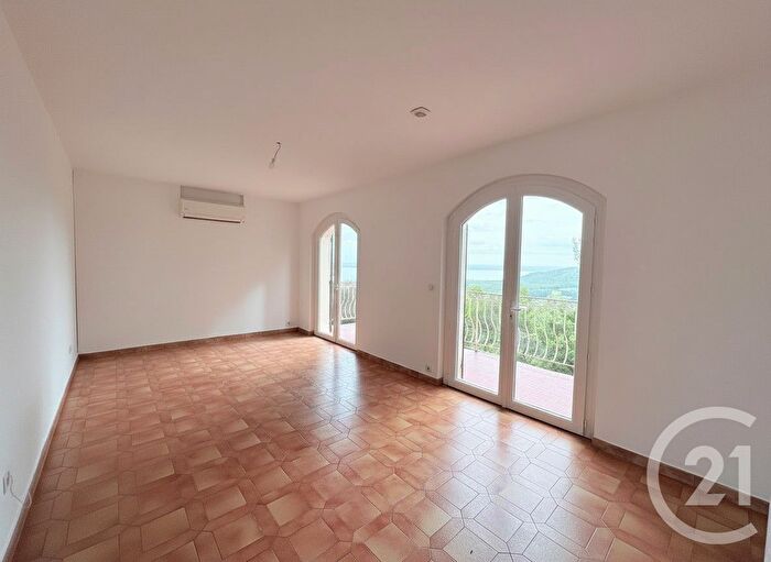 Appartement 4 pièces à vendre à Saint-Mitre-les-Remparts