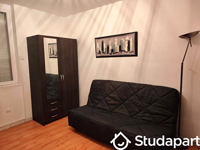 Appartement à louer - Faubourg dIsle-Neuville, Saint-Quentin - 1 pièce